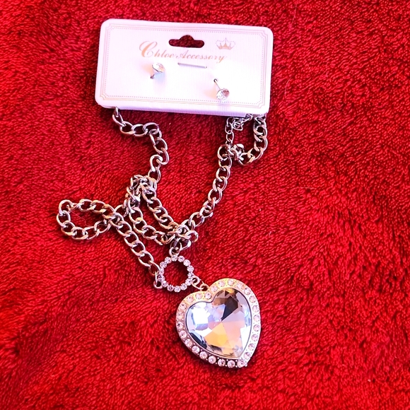 chloe accessory | Jewelry | Chole Heart Necklace | Poshmark